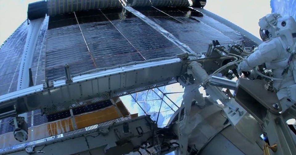 МКС получила пятую гибкую солнечную батарею iROSA. Всего их будет шесть