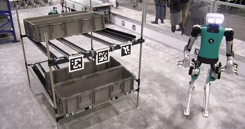 Роботы Digit сымитировали работу на складе. Agility Robotics показала в ...